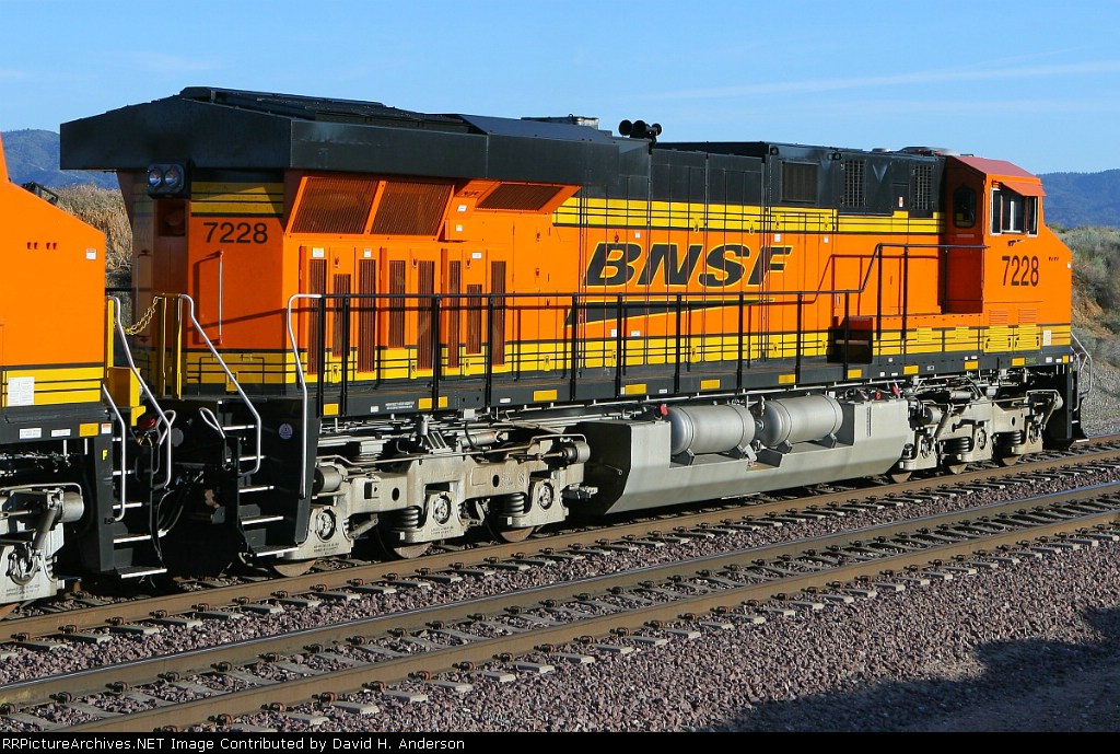 BNSF 7228